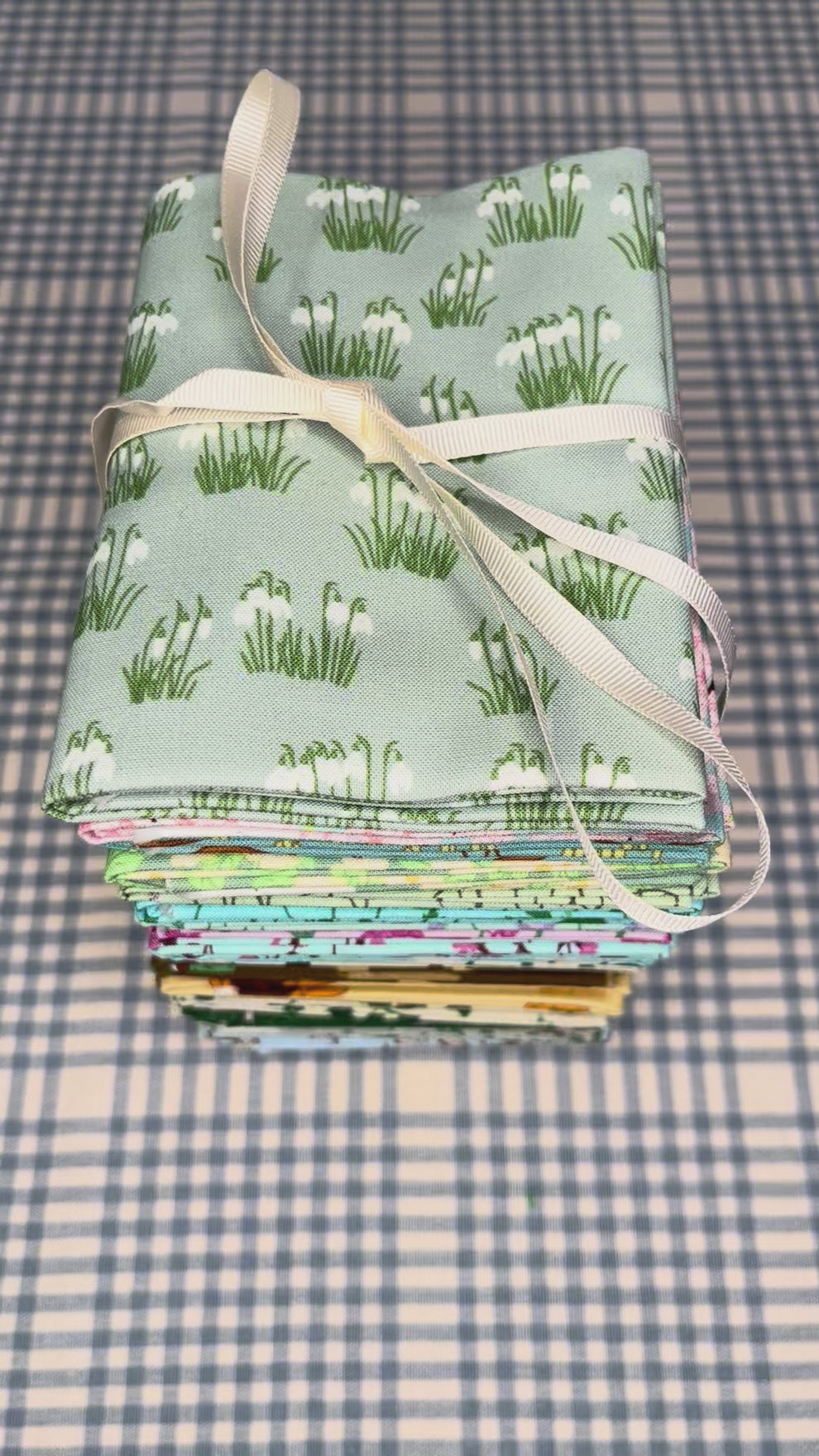 Mega Four Seasons fat quarter bundle – Sea Parrot